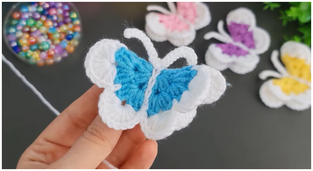Crochet Mini Butterfly Keychain Pattern - ilove-crochet